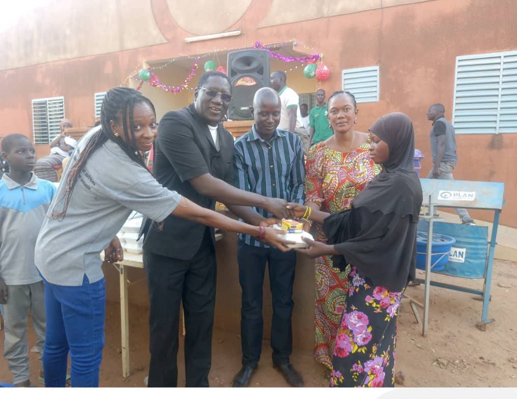 Kongoussi : Un repas communautaire pour 300 enfants vulnérables ...